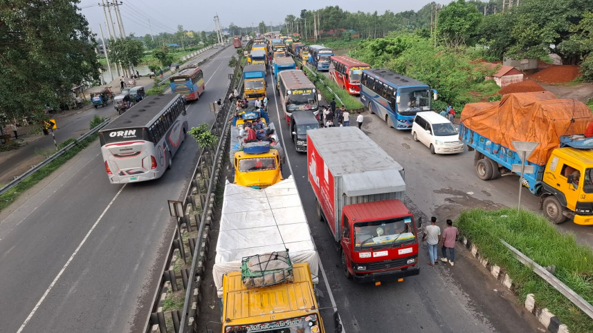 Jamuna Bridge traffic movement resumes after 30-minute disruption ...